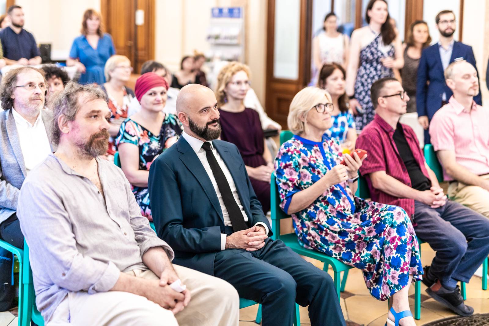 Černobílé snímky pestré doby. Navštivte výstavu fotografií porevoluční ...