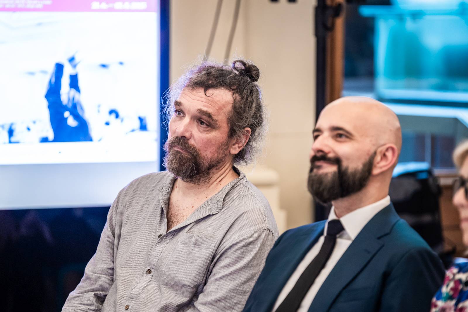 Černobílé snímky pestré doby. Navštivte výstavu fotografií porevoluční ...