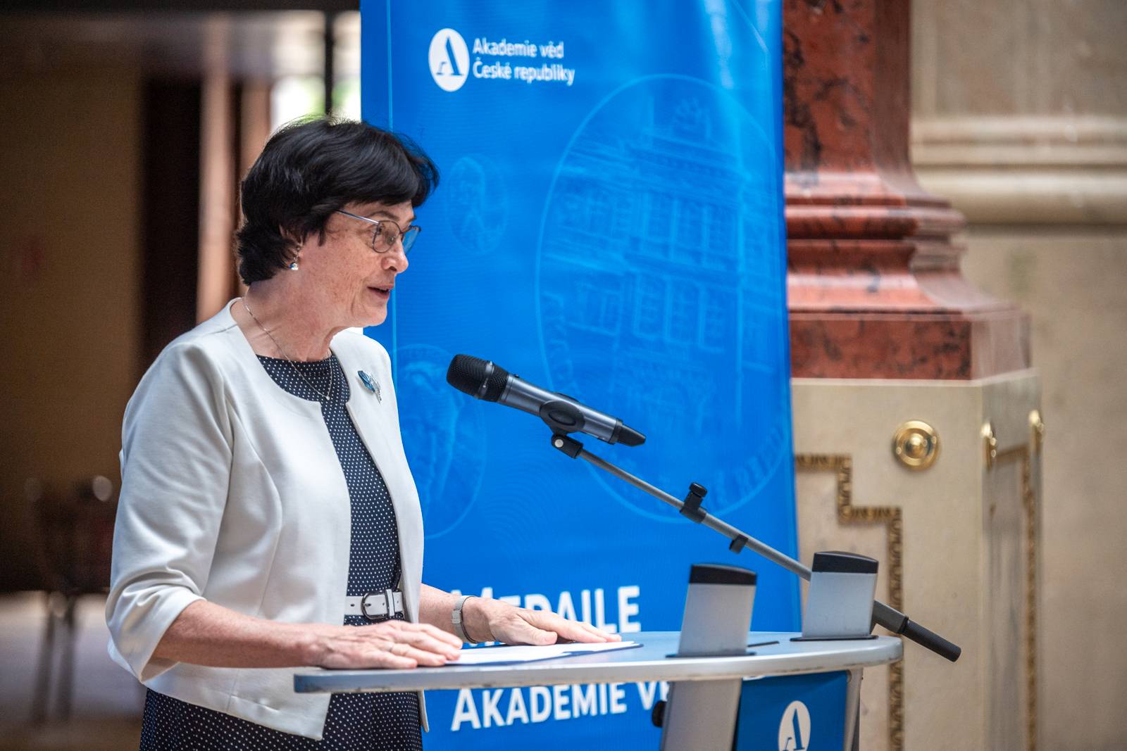 Biologové Jiří Nedoma a Jaroslav Vrba převzali medaili Gregora Johanna ...