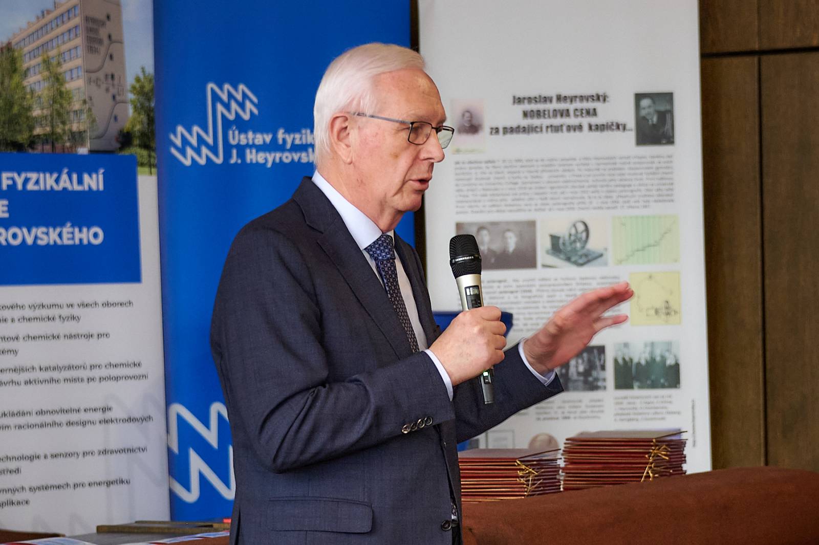 Nadační fond Jaroslava Heyrovského ocenil talentované studenty a ...