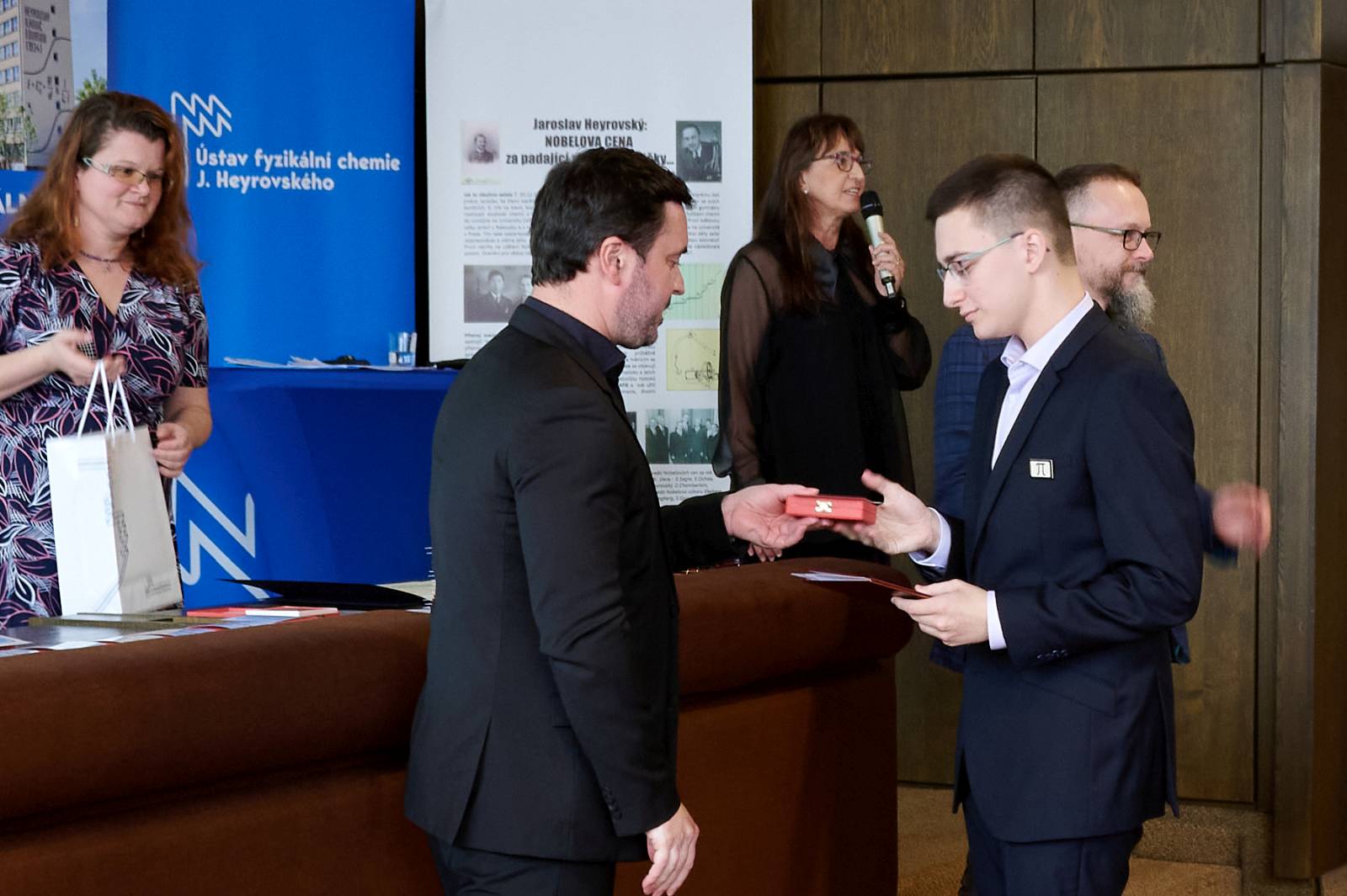 Nadační fond Jaroslava Heyrovského ocenil talentované studenty a ...