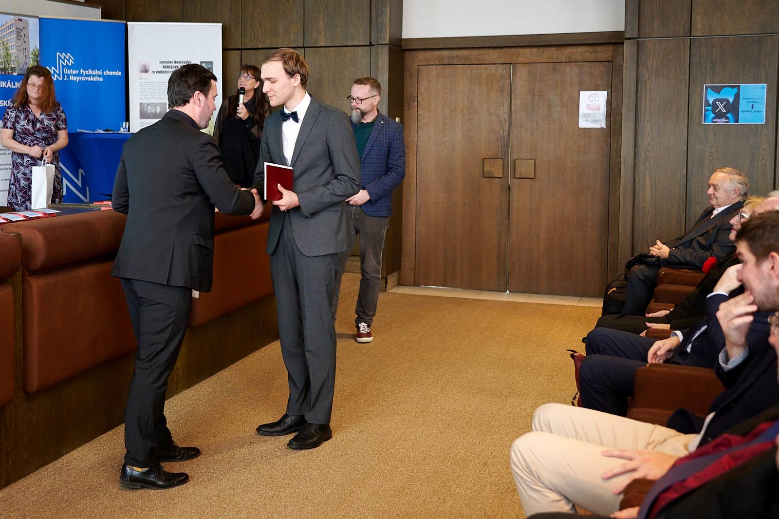 Nadační fond Jaroslava Heyrovského ocenil talentované studenty a ...